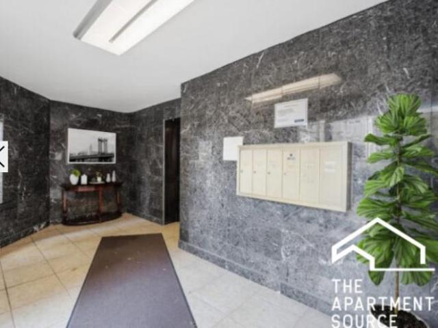 2 Br, 1 bath, Condo 4225 N Paulina St