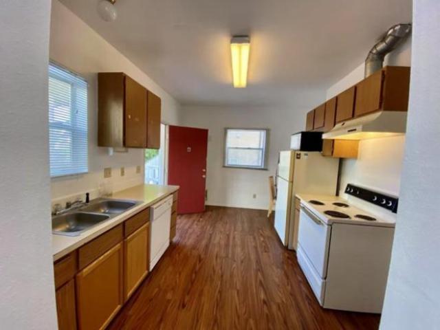 2 Br, 1 bath, Condo 4226 7th Ave NE