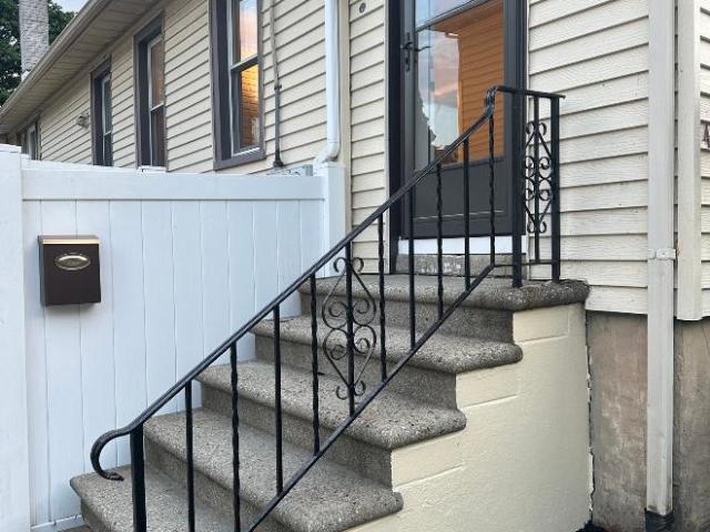 2 Br, 1 bath, Condo 424 Maple Ave Front Unit