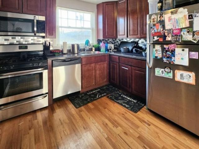 2 Br, 1 bath, Condo 4258 W Nelson St