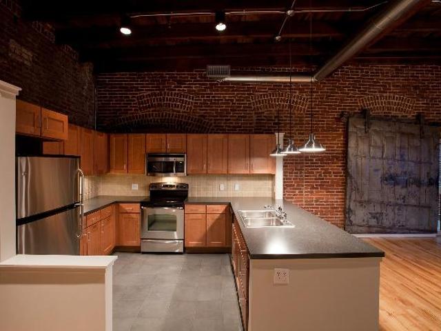 2 Br, 1 bath, Condo 425 N Prince St