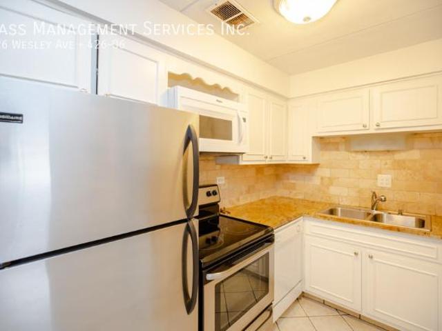 2 Br, 1 bath, Condo 426 Wesley Ave