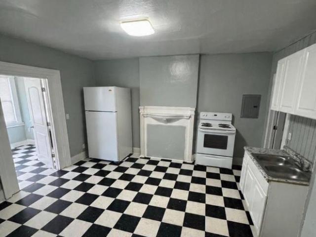 2 Br, 1 bath, Condo 428 W Bancroft St