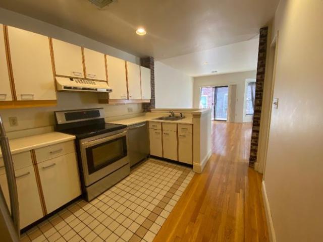 2 Br, 1 bath, Condo 42 Worcester Sq