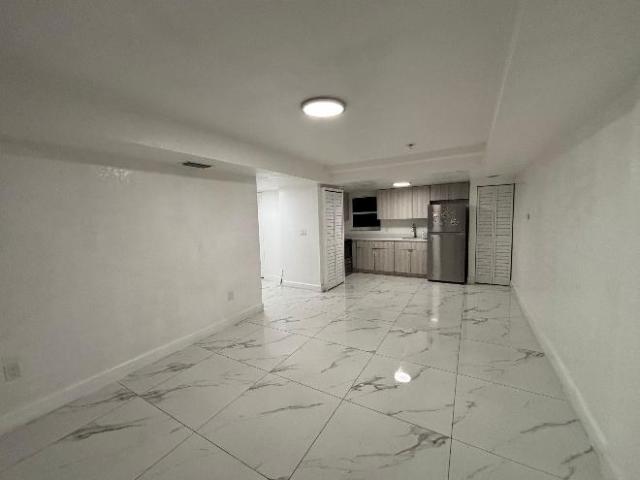 2 Br, 1 bath, Condo 431 N East Ave