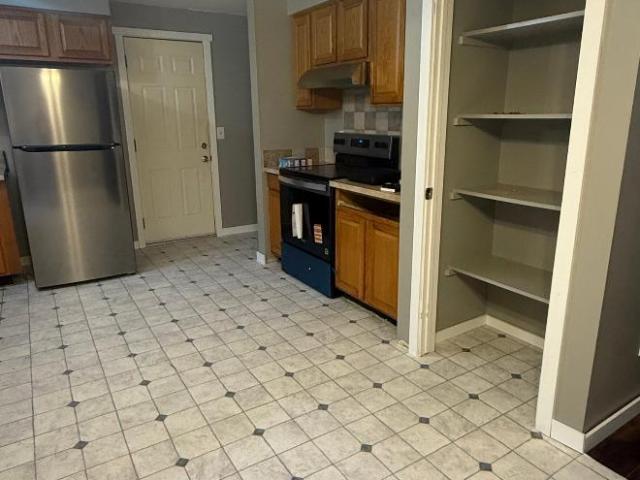 2 Br, 1 bath, Condo 4329 Ridgewood Ln NW