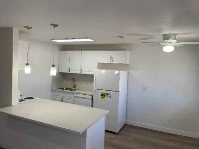 2 Br, 1 bath, Condo 432 E Sunset Rd