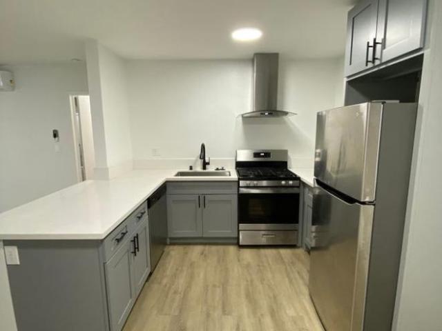 2 Br, 1 bath, Condo 435 N Euclid Ave