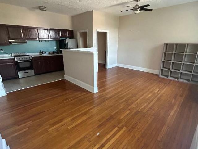 2 Br, 1 bath, Condo 437 E Girard Ave