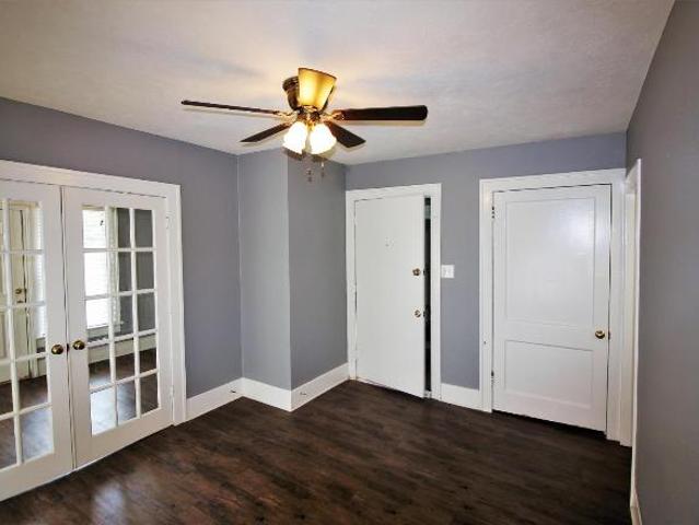 2 Br, 1 bath, Condo 4405 Woodside