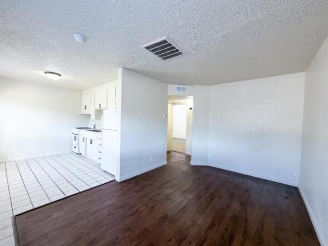2 Br, 1 bath, Condo 4415 N Clark St