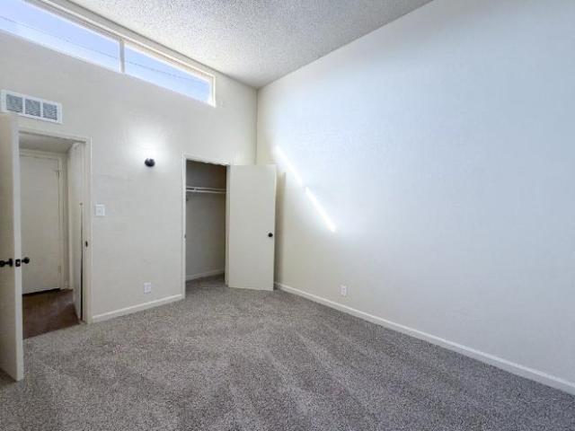 2 Br, 1 bath, Condo 4415 N Clark St