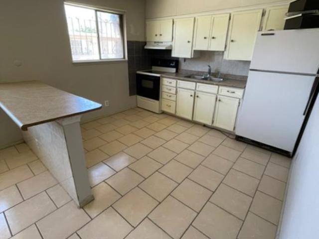 2 Br, 1 bath, Condo 4426 Moonlight Ave