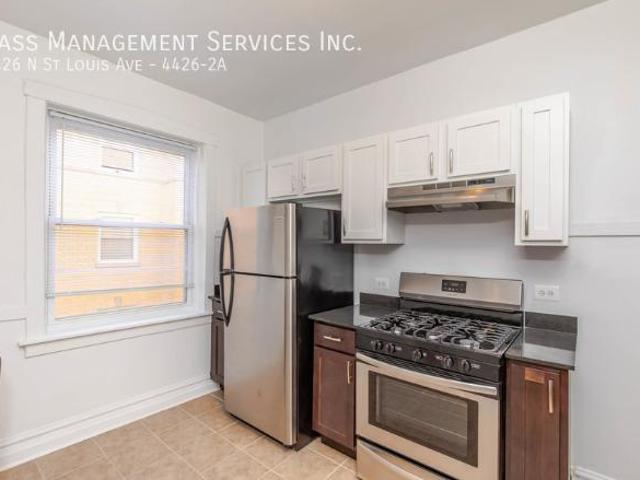 2 Br, 1 bath, Condo 4426 N St Louis Ave