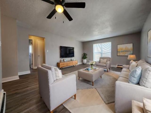 2 Br, 1 bath, Condo 4420 Loomis Avenue