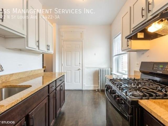 2 Br, 1 bath, Condo 4422 N St Louis Ave