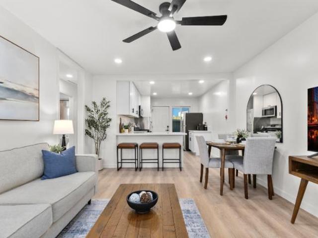 2 Br, 1 bath, Condo 4442 Clairemont Dr
