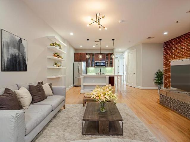 2 Br, 1 bath, Condo 444 M St NW