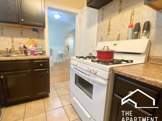 2 Br, 1 bath, Condo 4454 West Diversey Ave