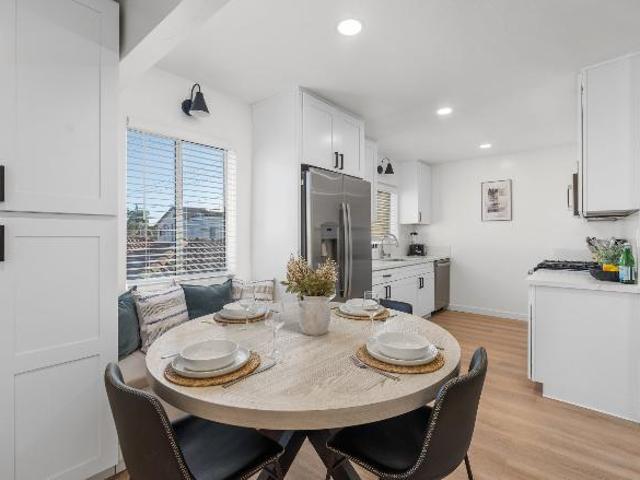 2 Br, 1 bath, Condo 4458 40th St