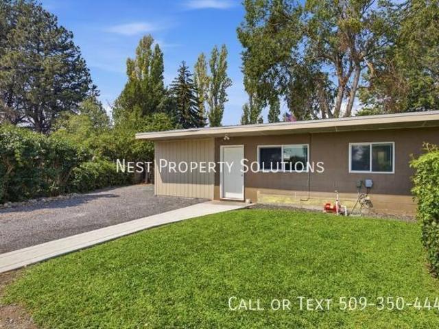 2 Br, 1 bath, Condo 4460 NE Circle Pl