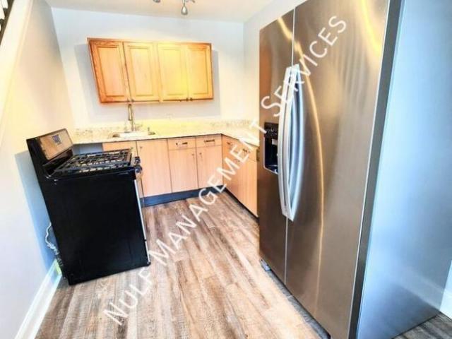 2 Br, 1 bath, Condo 4505 Davison Street