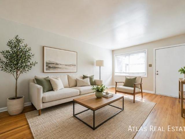 2 Br, 1 bath, Condo 4505 E Yale Avenue