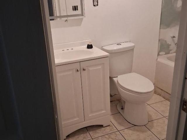 2 Br, 1 bath, Condo 4508 W Monroe Street