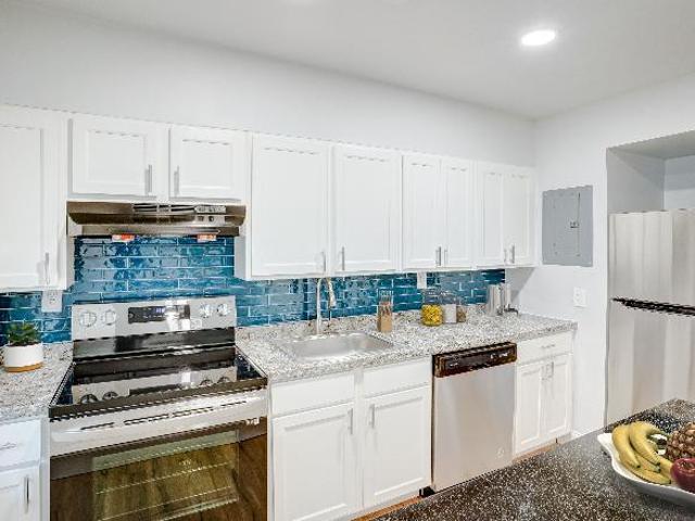 2 Br, 1 bath, Condo 4515 Fairview Ave Suite D