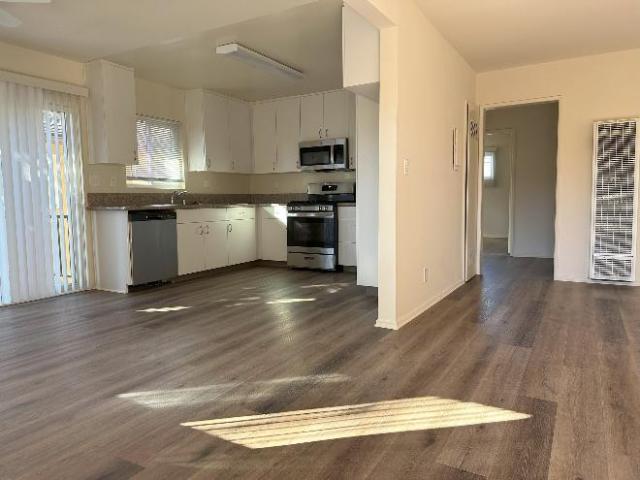 2 Br, 1 bath, Condo 451 E Rowland Street
