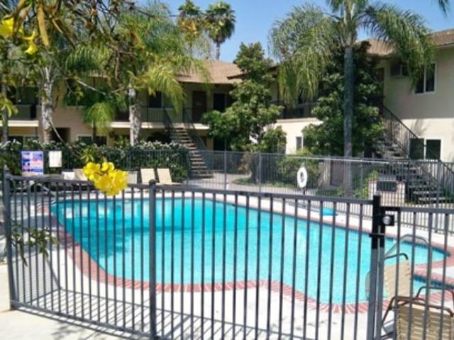 2 Br, 1 bath, Condo 451 E Rowland Street