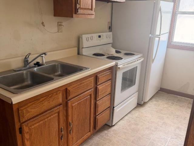 2 Br, 1 bath, Condo 453 Blaine Ave