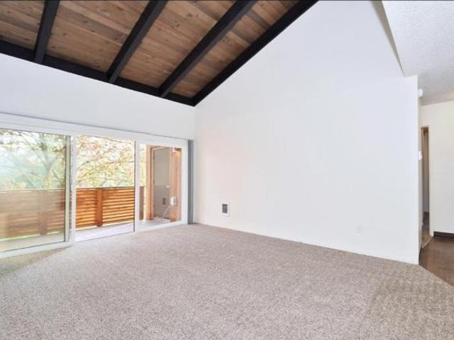 2 Br, 1 bath, Condo 4550 SW Murray Blvd
