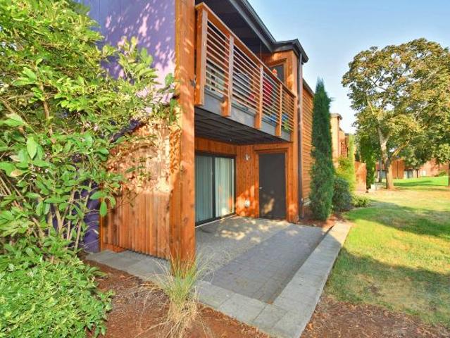 2 Br, 1 bath, Condo 4550 SW Murray Blvd