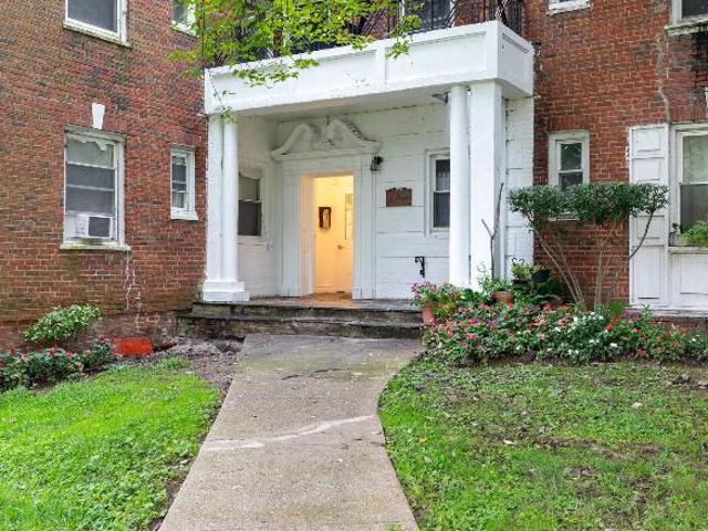 2 Br, 1 bath, Condo 457 W State St
