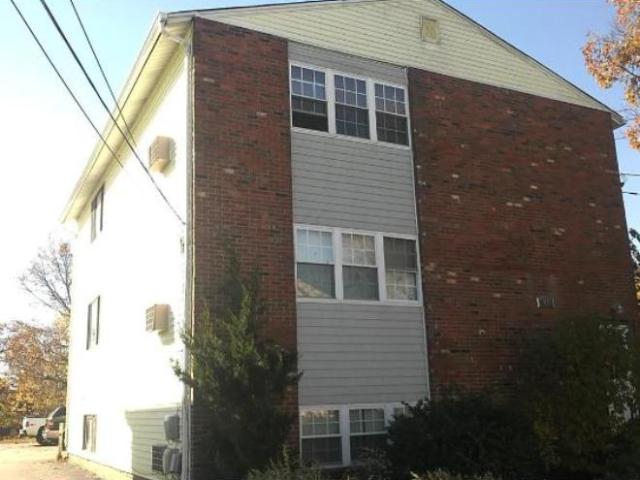 2 Br, 1 bath, Condo 45 Woodward Avenue