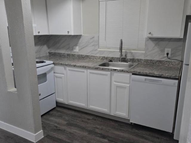 2 Br, 1 bath, Condo 45 Bonnymede Road