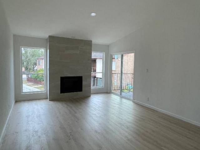 2 Br, 1 bath, Condo 4601 Carmen Ave