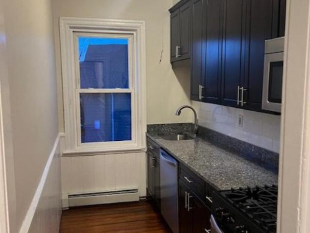 2 Br, 1 bath, Condo 468 Wickenden Street
