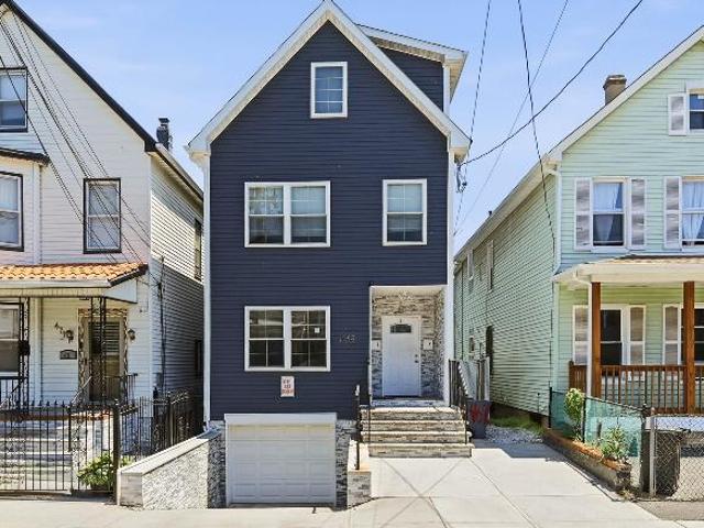 2 Br, 1 bath, Condo 469 Henry St
