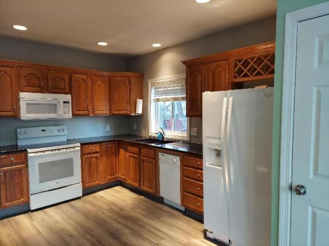 2 Br, 1 bath, Condo 46 Harvard St