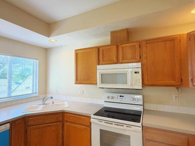 2 Br, 1 bath, Condo 4704 Mill Pond Dr Se