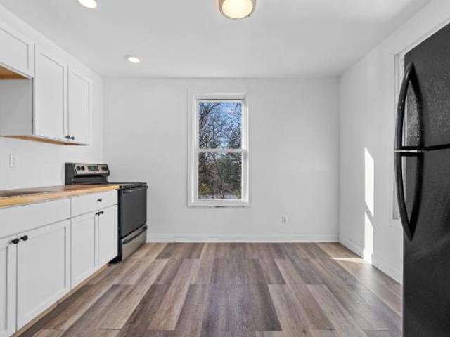 2 Br, 1 bath, Condo 4721 Section Ave