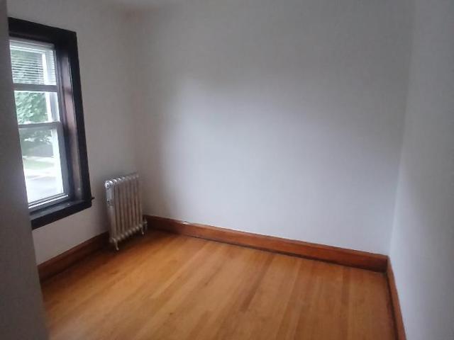2 Br, 1 bath, Condo 4732 W Belden St