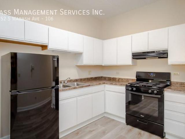 2 Br, 1 bath, Condo 4752 S Wabash Ave