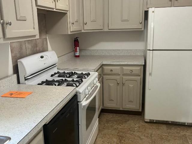 2 Br, 1 bath, Condo 4789 Columbia Rd