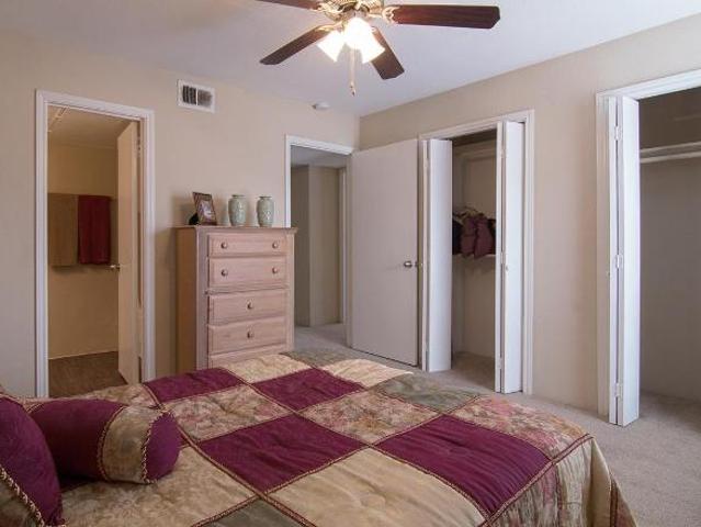 2 Br, 1 bath, Condo 4800 Lamonte Ln