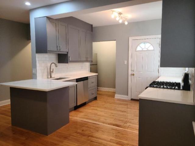 2 Br, 1 bath, Condo 4837 W Addison 1n