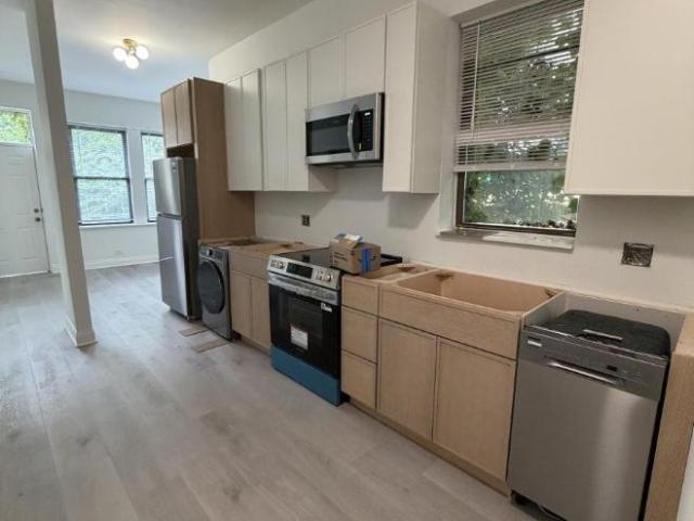 2 Br, 1 bath, Condo 4832 North Winthrop Avenue