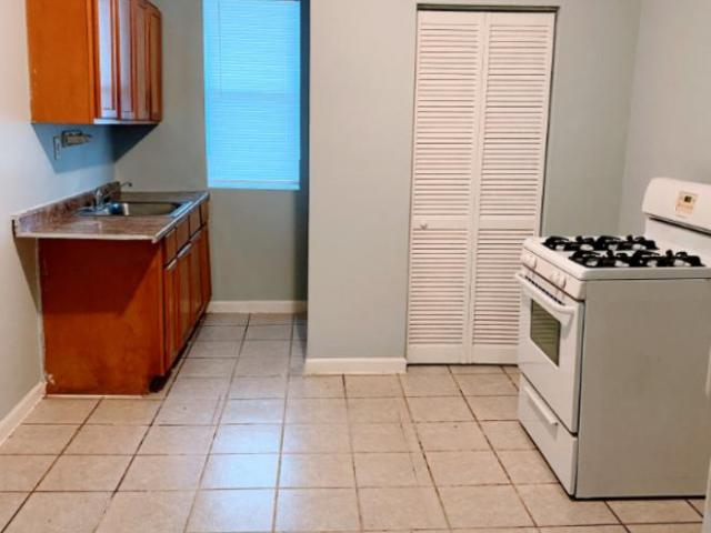 2 Br, 1 bath, Condo 4851 S Ashland Ave